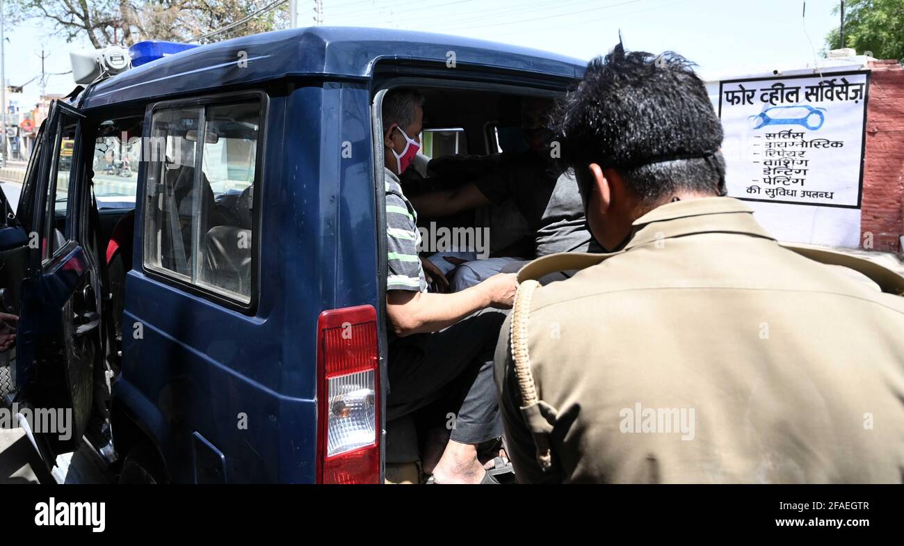 Not wearing mask hi-res stock photography and images - Alamy