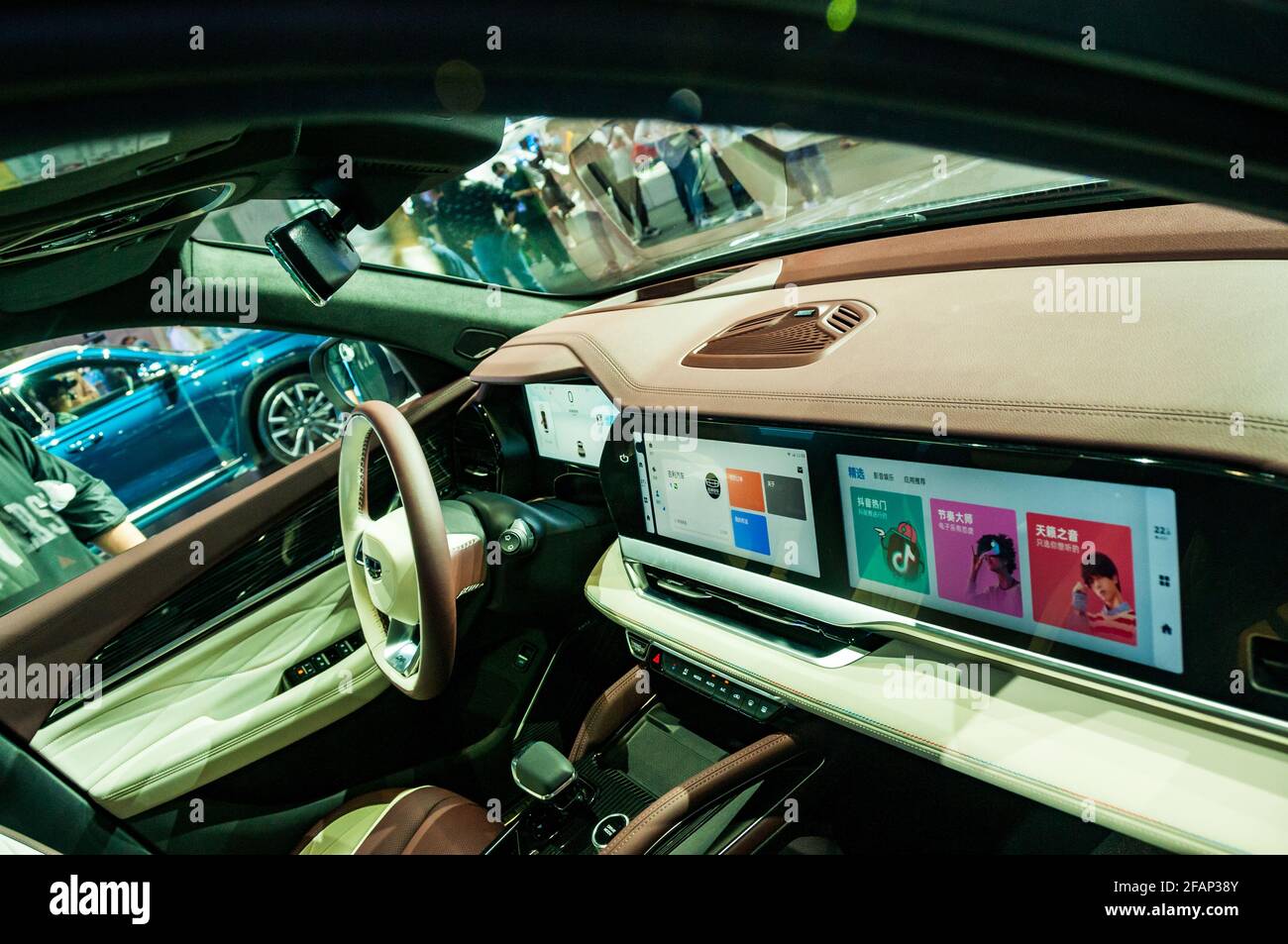 Geely Xingyue L on display at the 2021 Shanghai Auto Show, China Stock ...