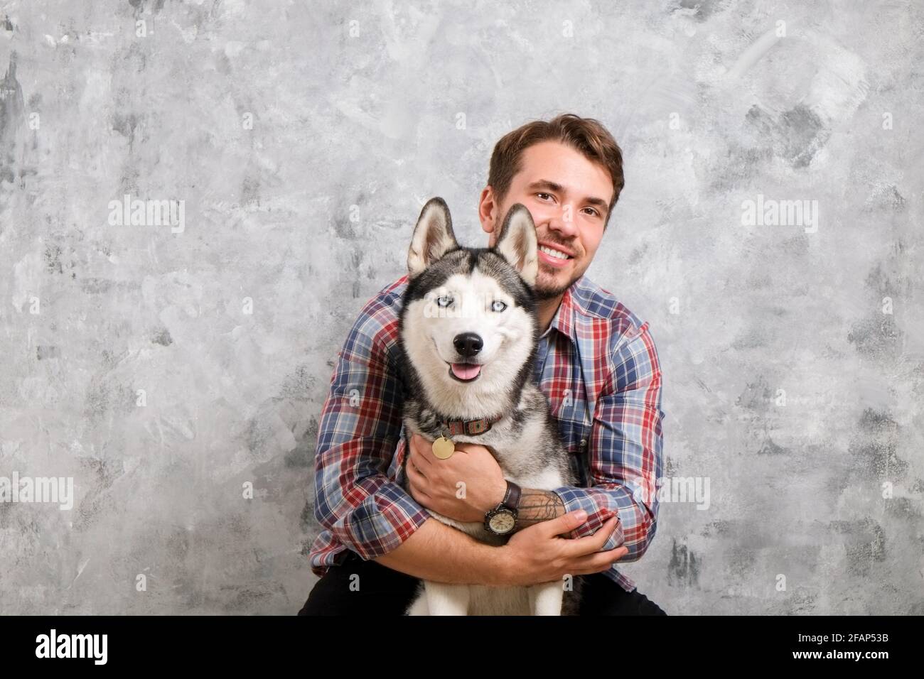 Man and husky dog hi-res stock photography and images - Alamy