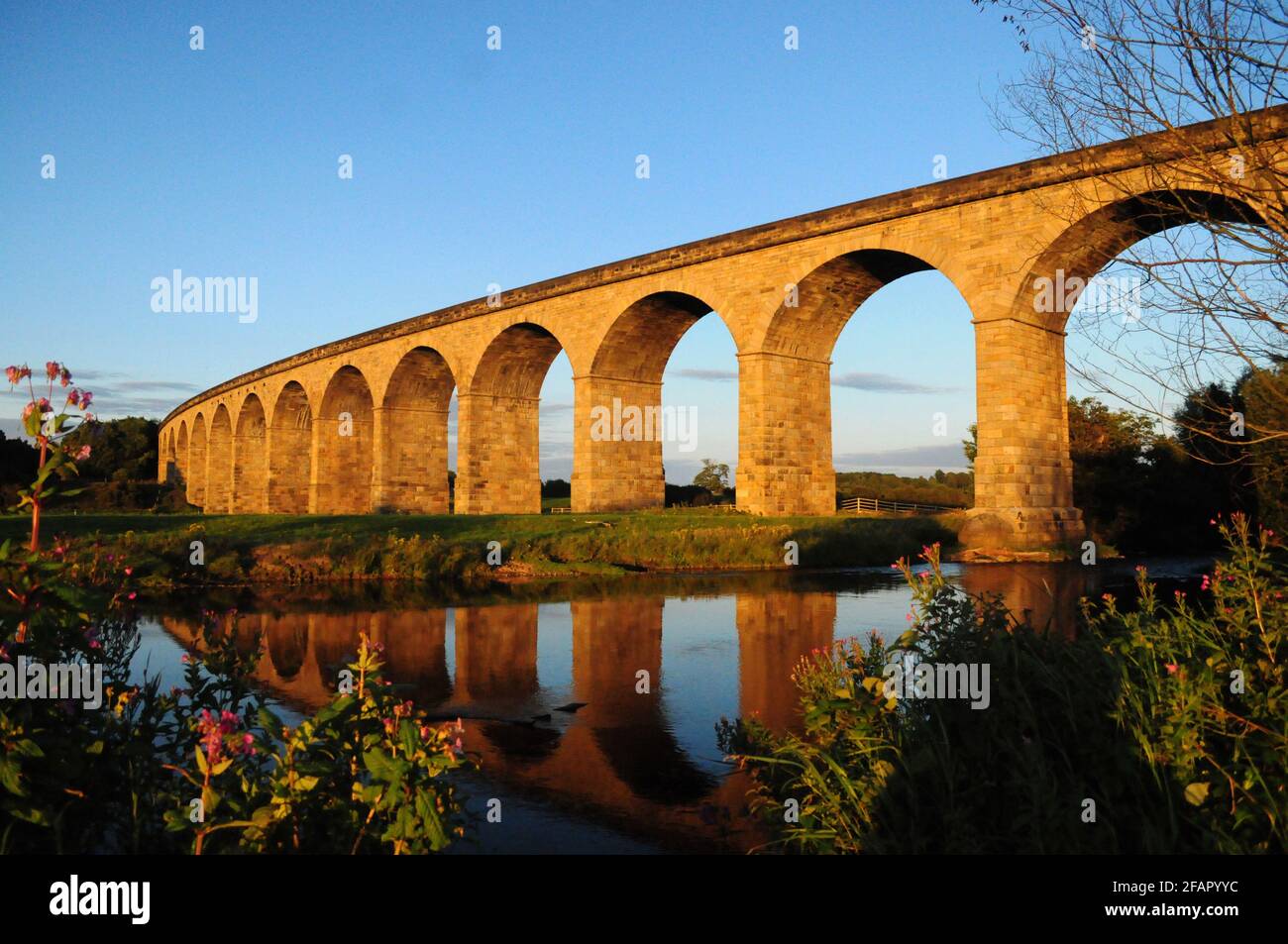 Leeds victorian viaduct hi-res stock photography and images - Alamy