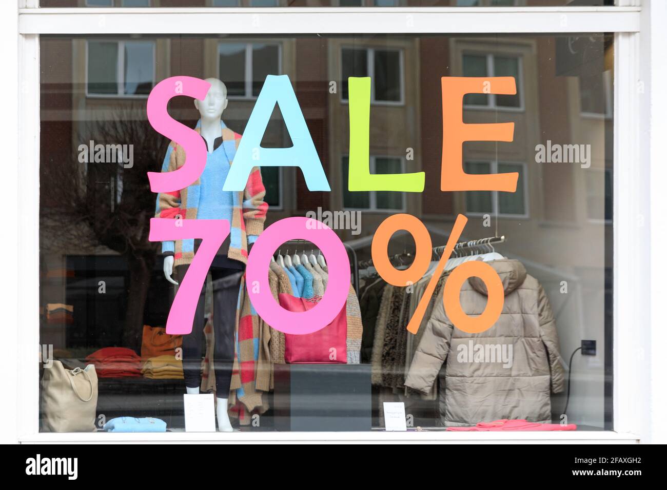 Fashion shop window hi-res stock photography and images - Alamy