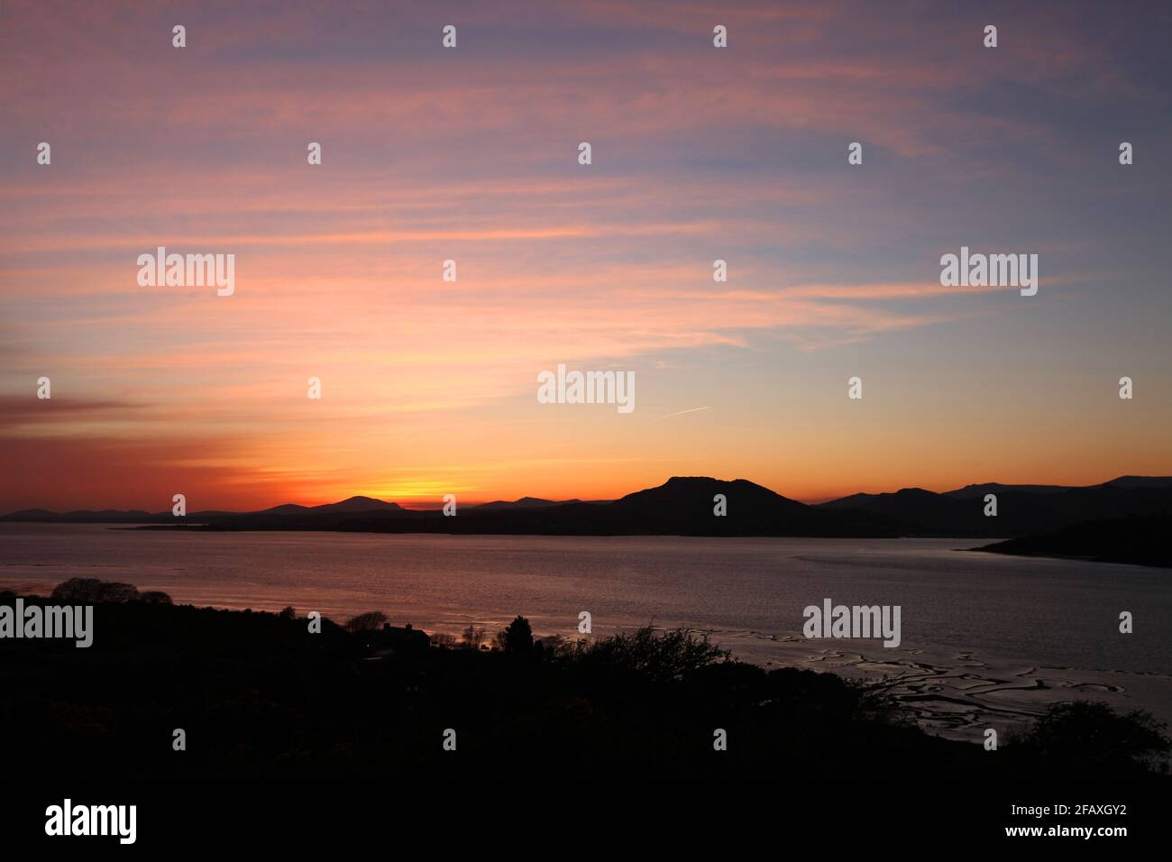 Sunsets over uk hi-res stock photography and images - Alamy