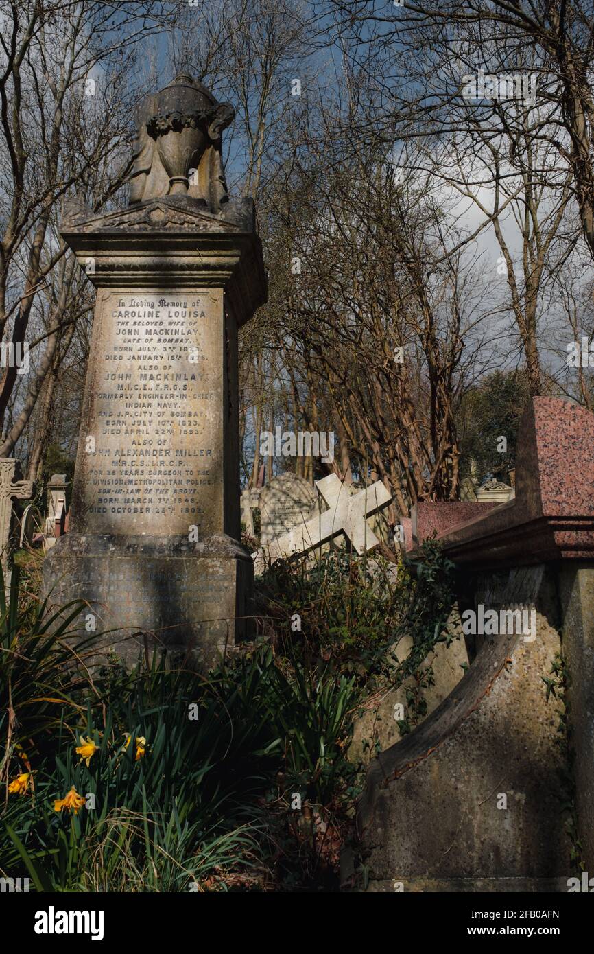 Highgate cemetery east hi-res stock photography and images - Alamy