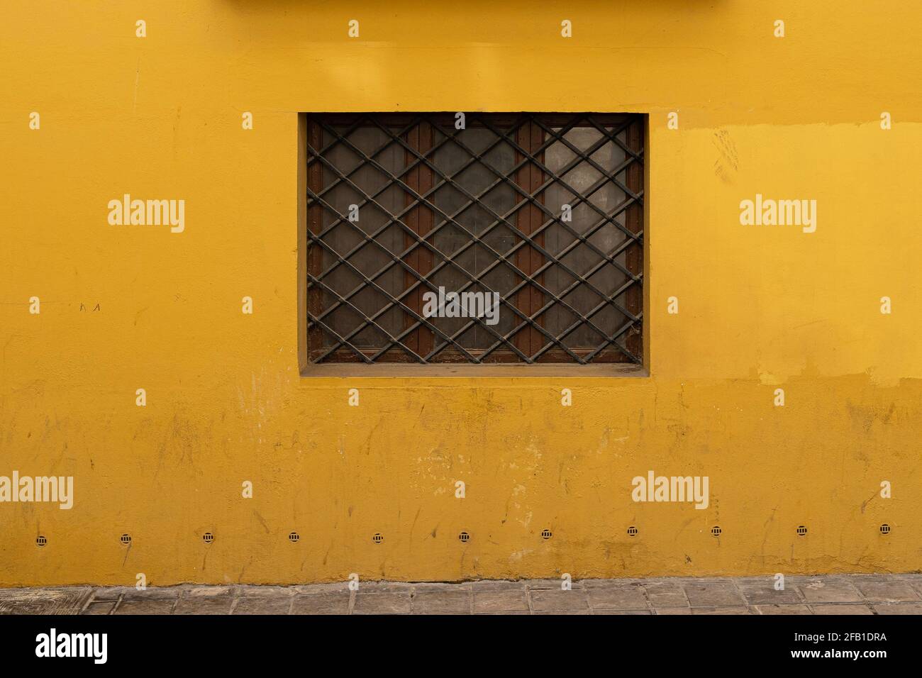 Grating grille hi-res stock photography and images - Alamy