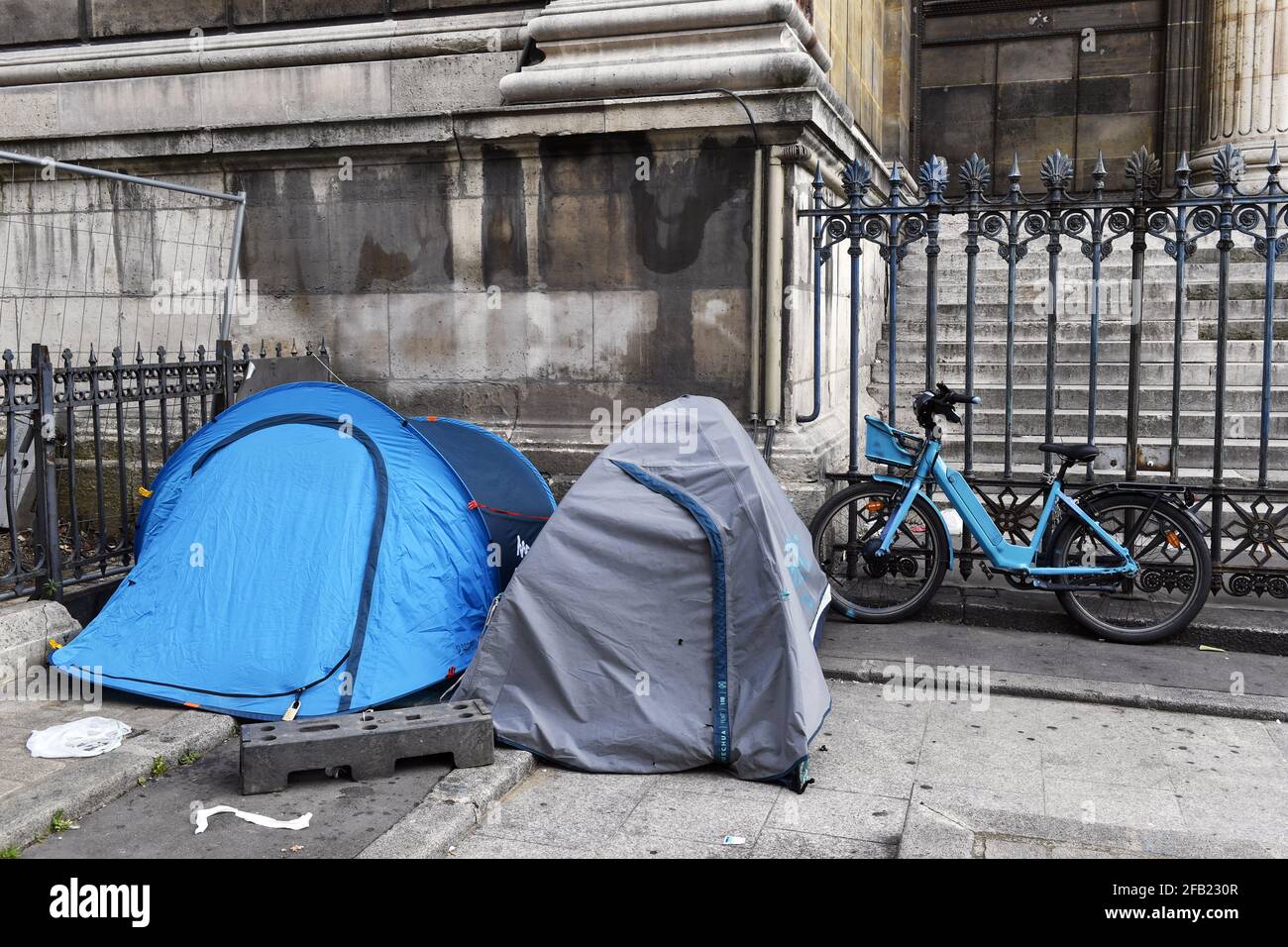 Homeless camp - Paris - France Stock Photo - Alamy