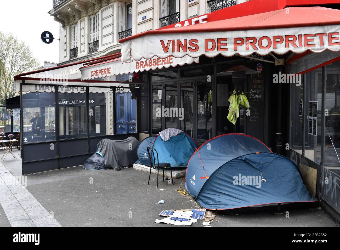 Homeless camp - Paris - France Stock Photo - Alamy