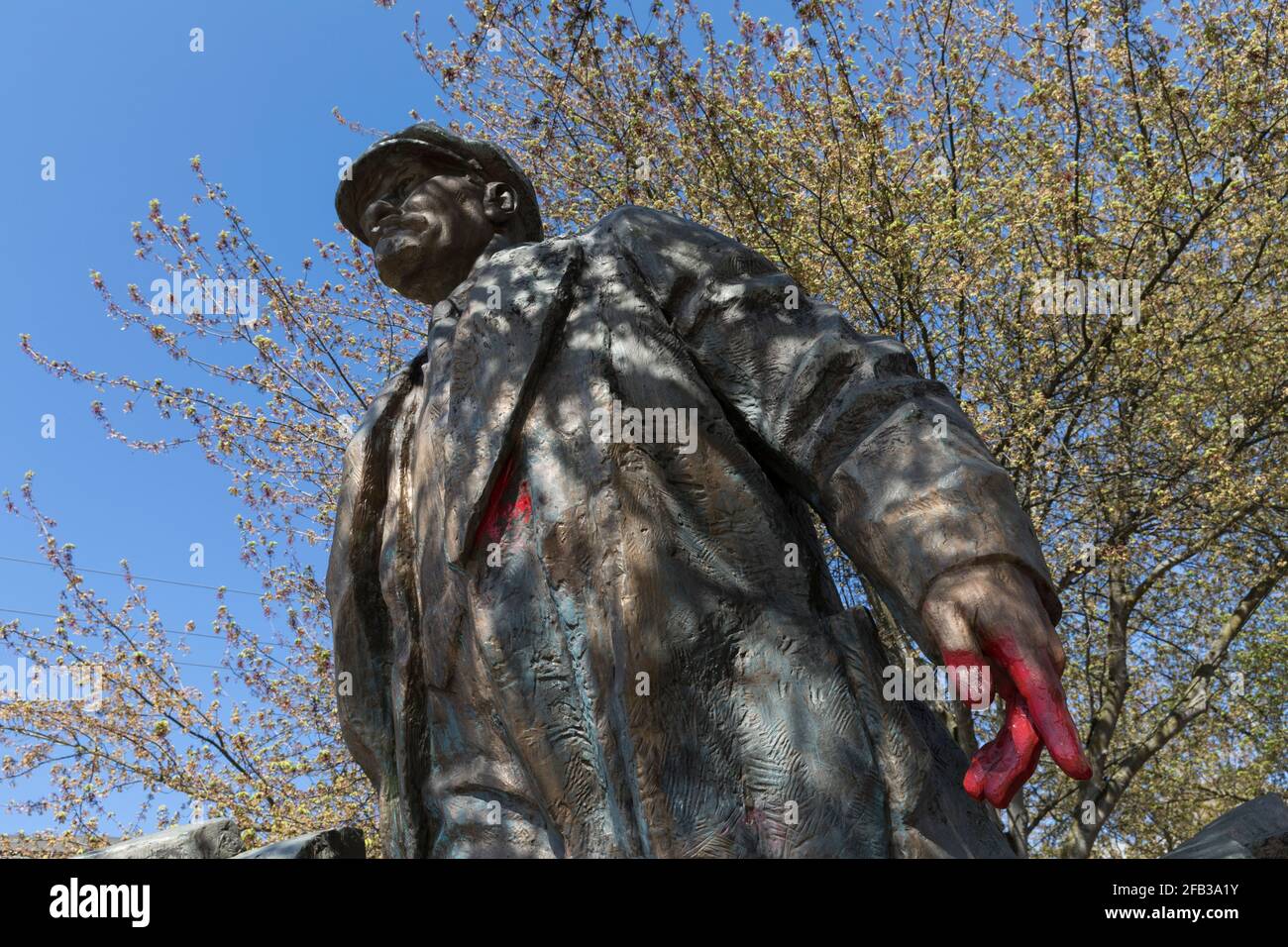 Statue of lenin paint hi-res stock photography and images - Alamy