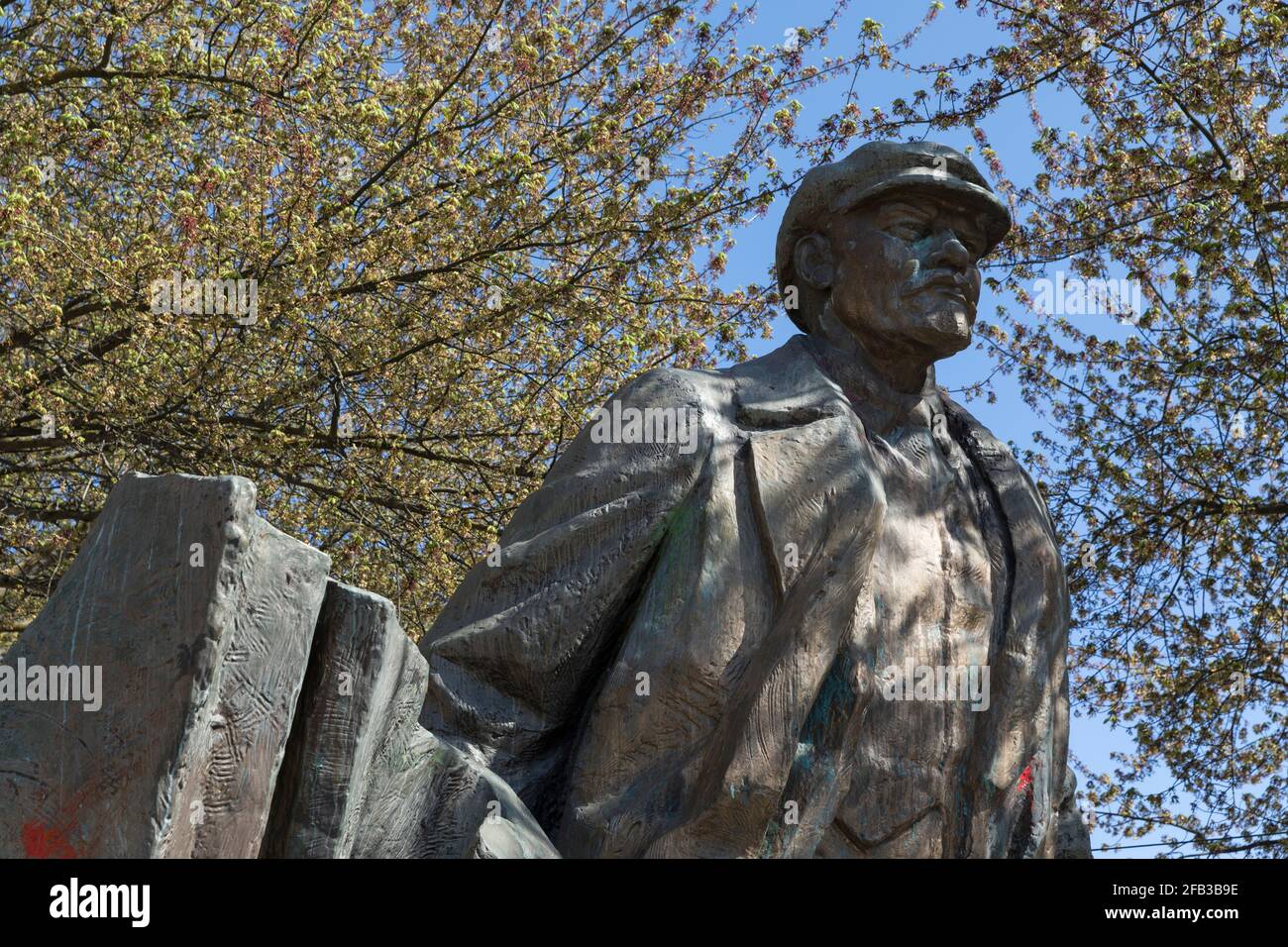 Statue of Vladimir Lenin in Seattle on the 151st anniversary of his ...