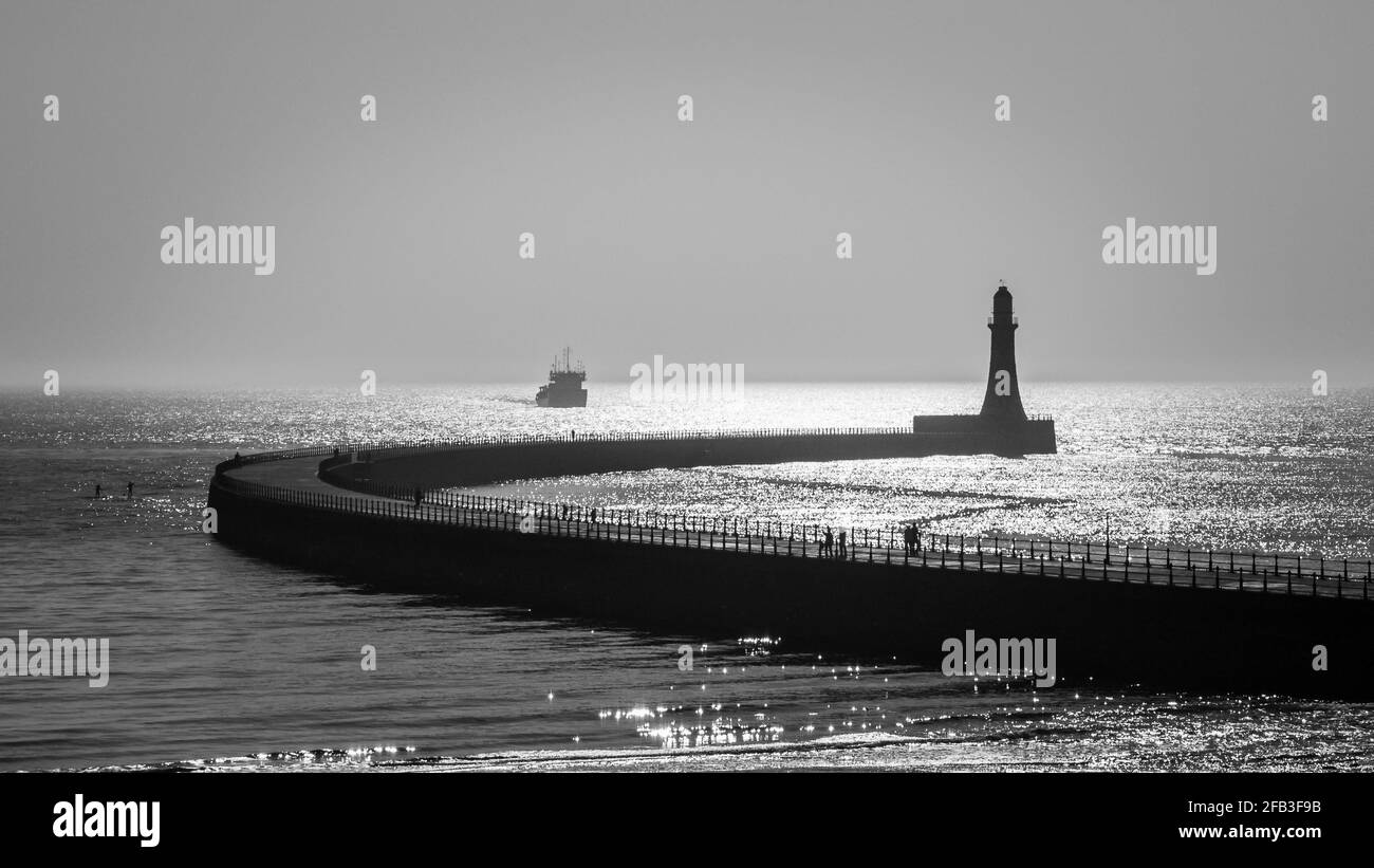Sunderland lighthouse roker pier Black and White Stock Photos & Images ...