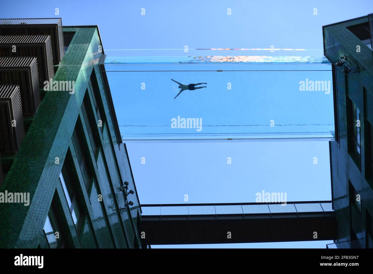 Sky pool london embassy hi-res stock photography and images - Alamy