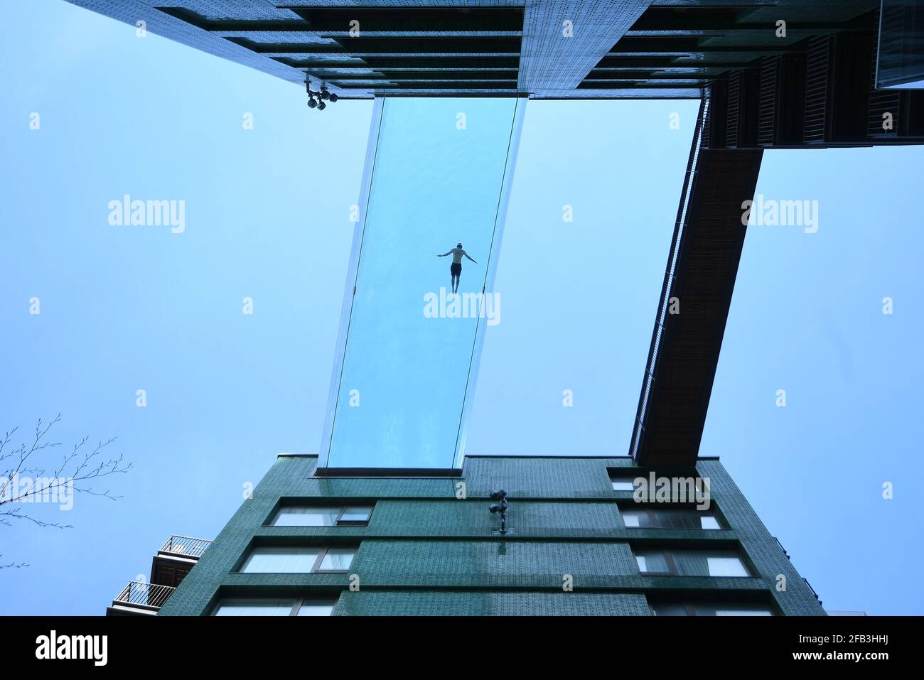 Sky pool london embassy hi-res stock photography and images - Alamy