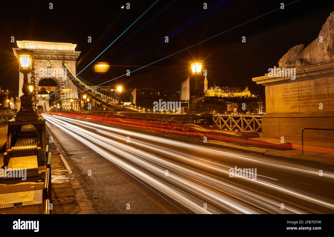 Chain bridge at night, Budapest Stock Photo - Alamy