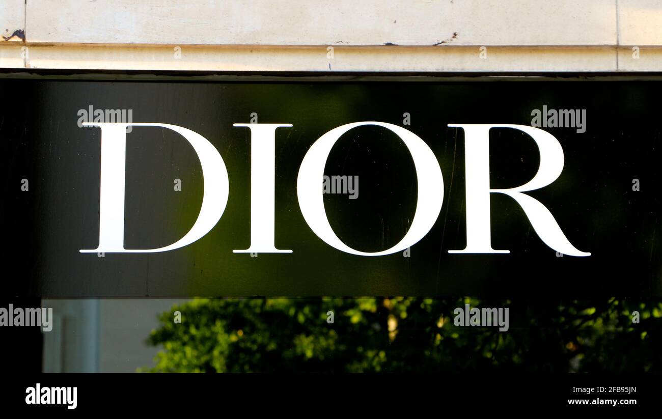 Dior Store Exterior High Resolution Stock Photography and Images - Alamy