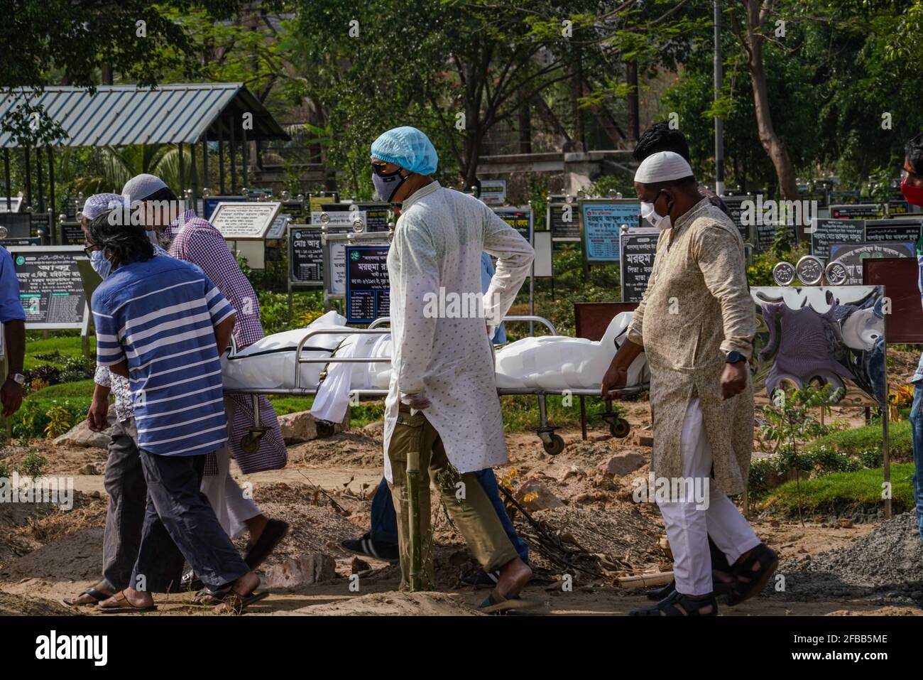 Burying a body hi-res stock photography and images - Alamy