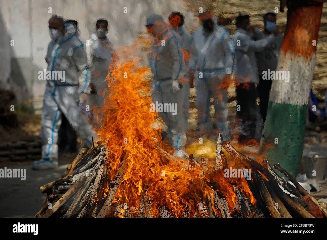 Covid pyre india hi-res stock photography and images - Alamy