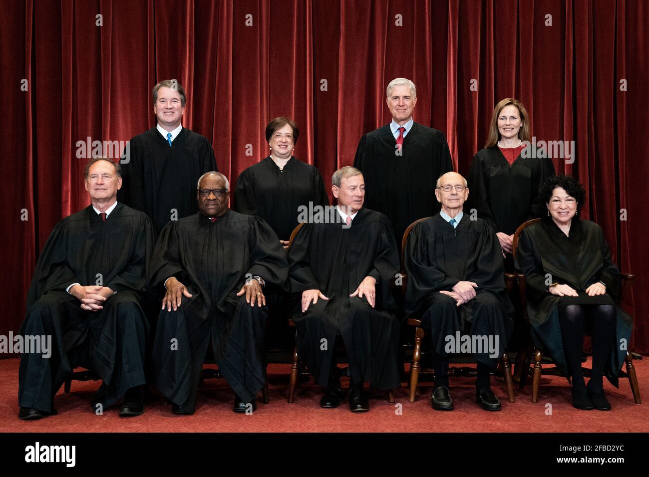Supreme court group photo 2021 hi-res stock photography and images - Alamy