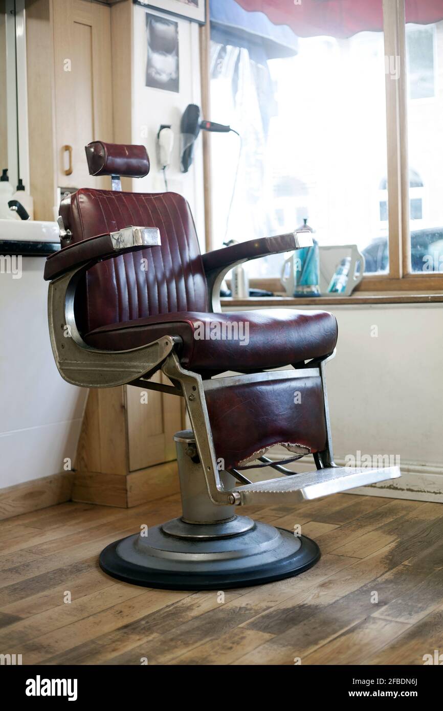 Inside empty hair salon hi-res stock photography and images - Alamy
