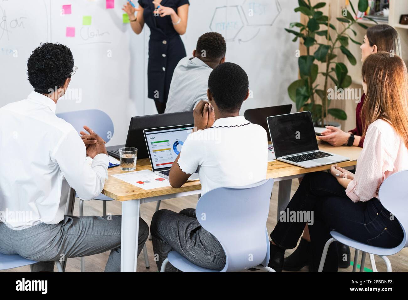 Team listening hi-res stock photography and images - Alamy