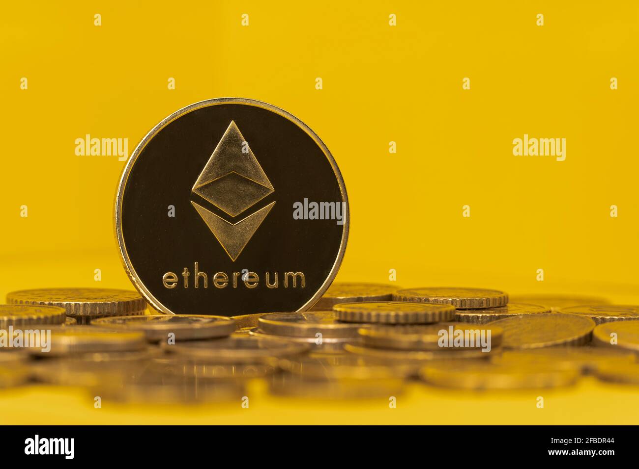 Gold coloured colored hi-res stock photography and images - Alamy