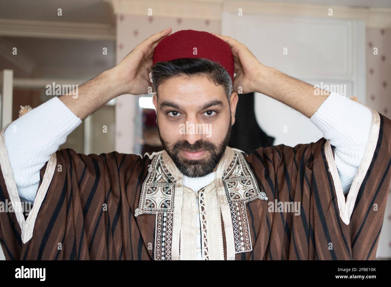 Traditional middle eastern hat hi-res stock photography and images - Alamy