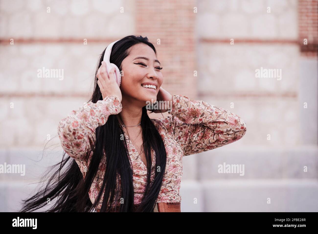 Beautiful korean woman enjoying music hi-res stock photography and ...