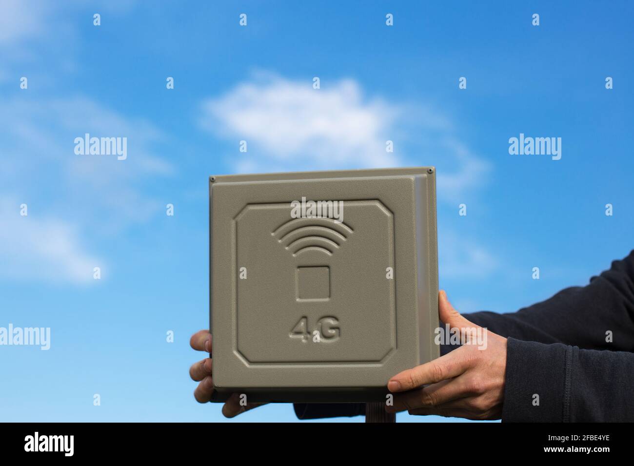 Massive mimo antenna hi-res stock photography and images - Alamy