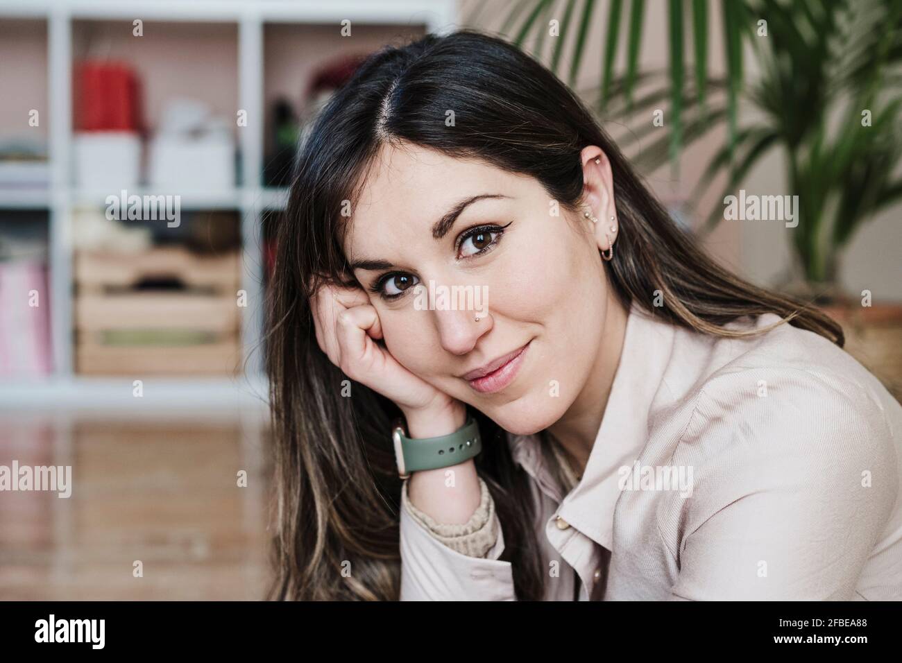 Hand on the cheek hi-res stock photography and images - Alamy