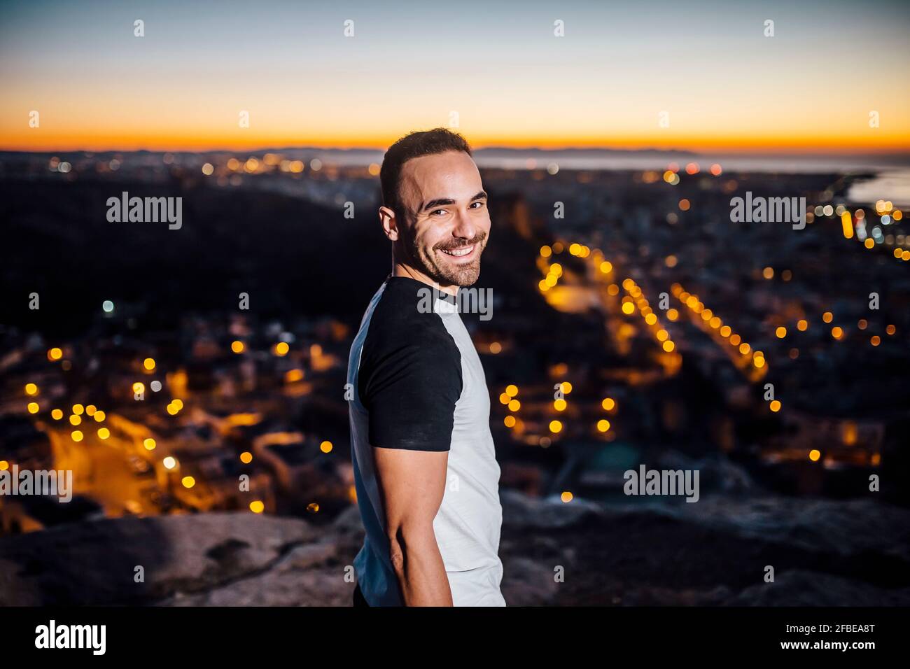 Man looking over shoulder hi-res stock photography and images - Alamy
