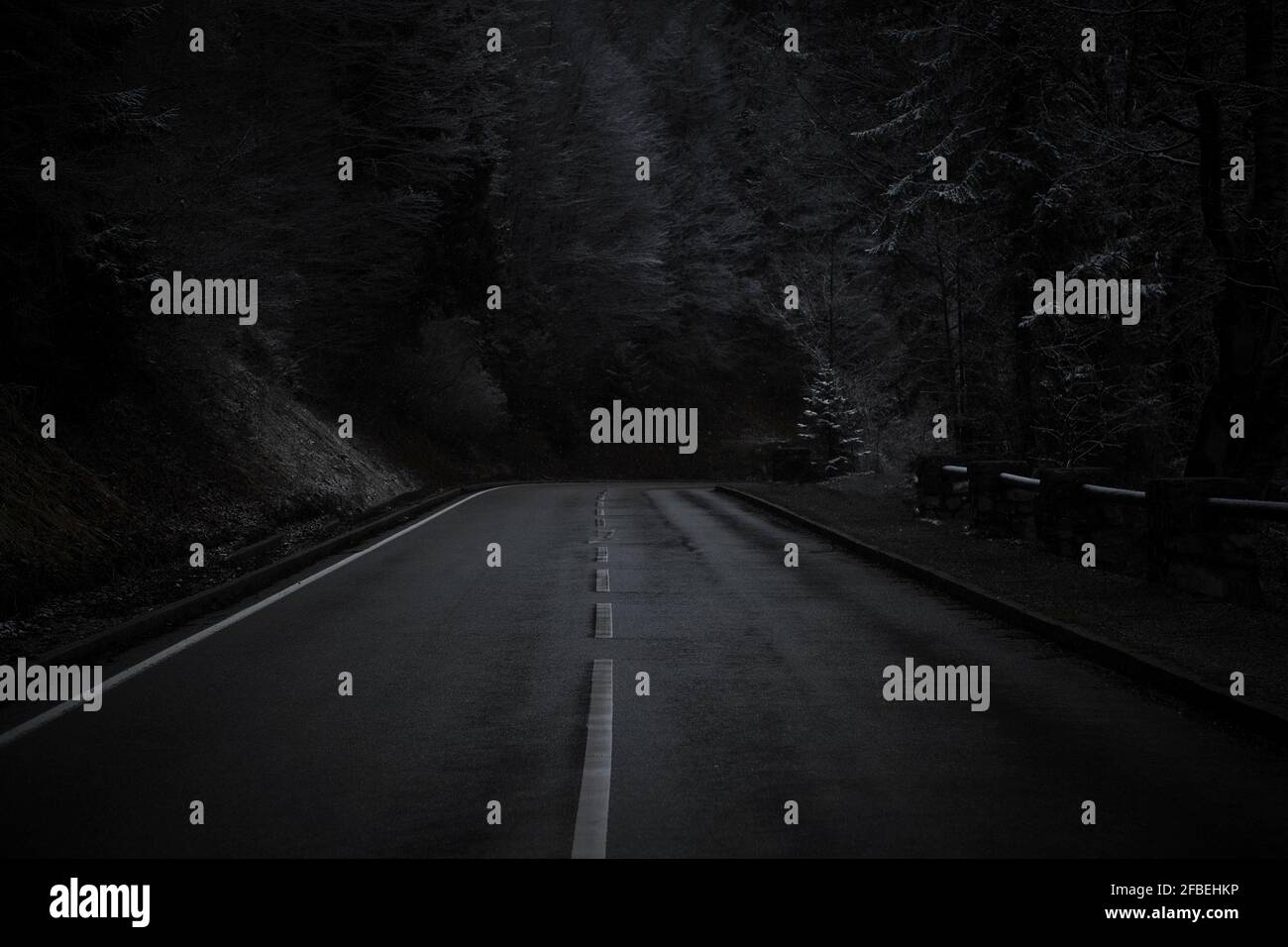 Empty highway hi-res stock photography and images - Alamy