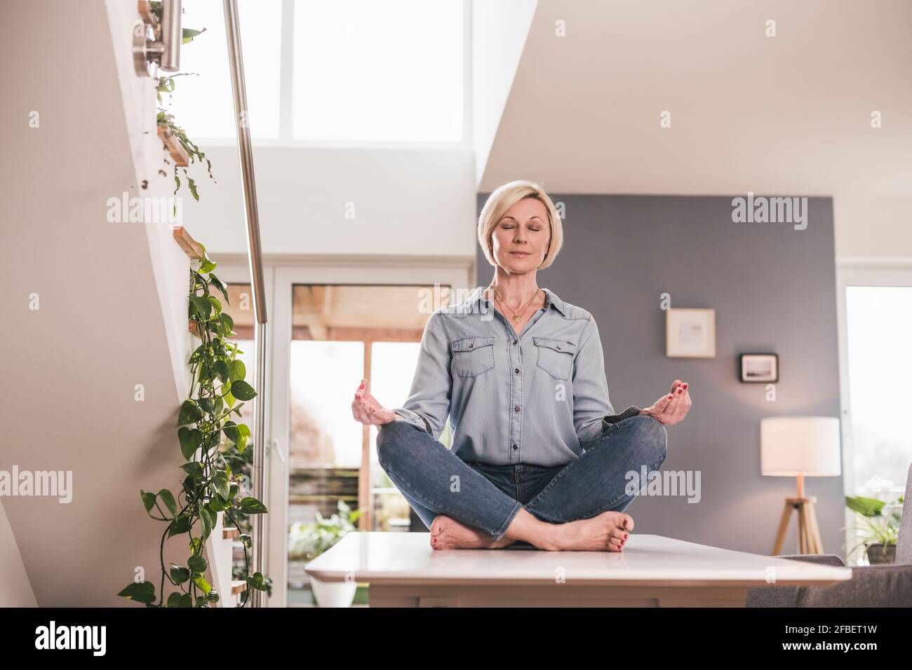 Table position hi-res stock photography and images - Alamy