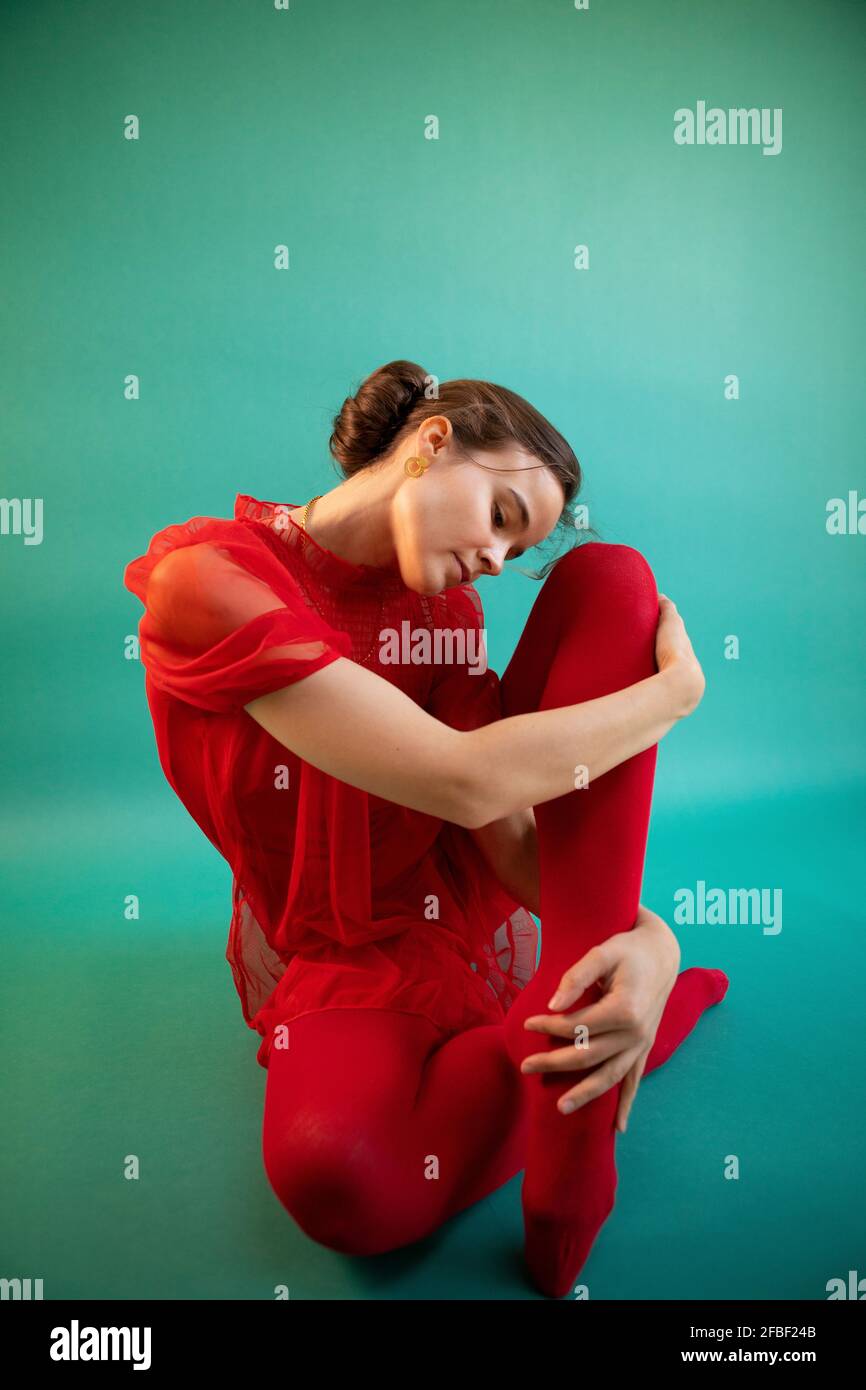 Female ballet dancer hi-res stock photography and images - Alamy