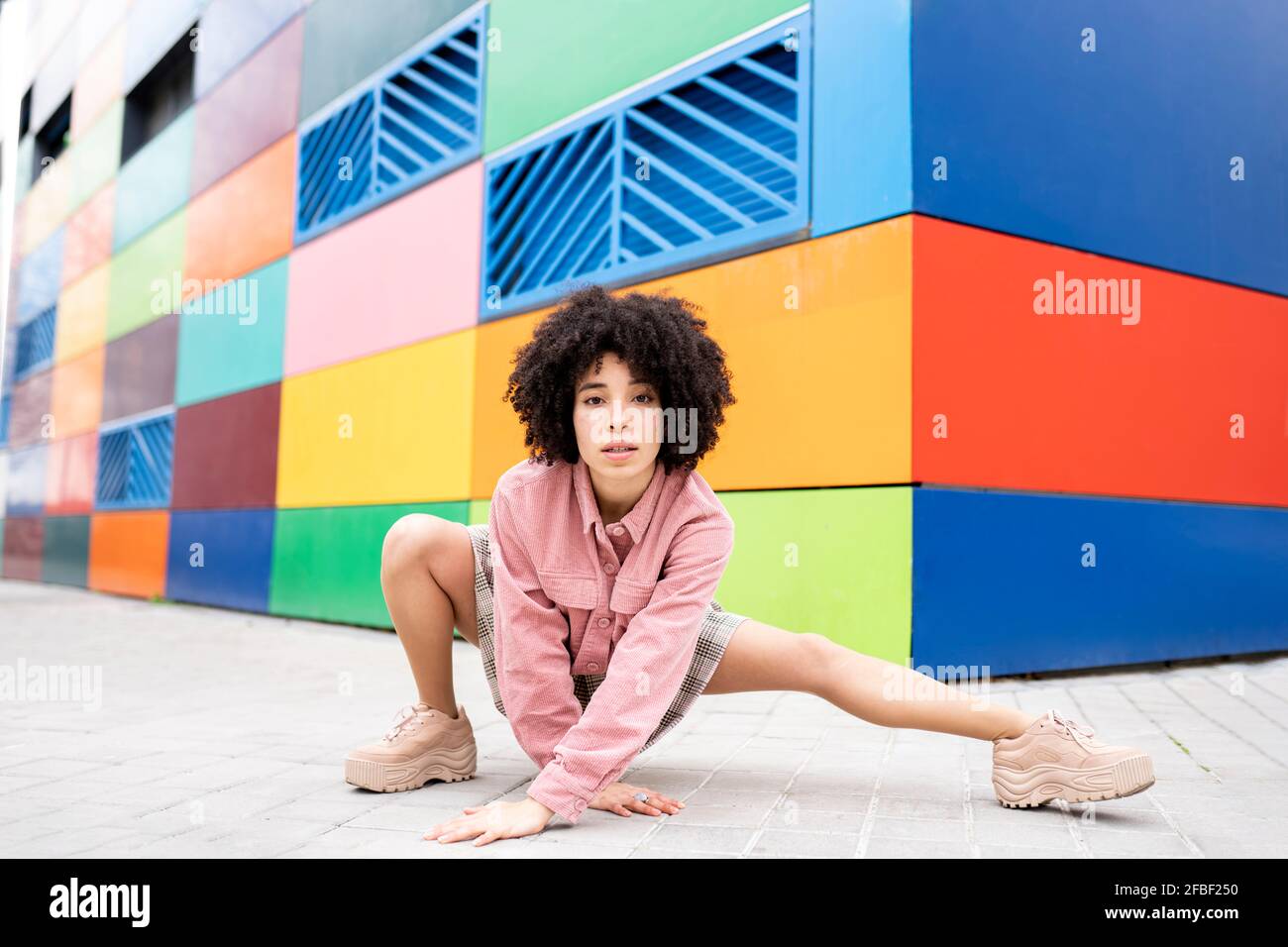 Half crouching hi-res stock photography and images - Alamy