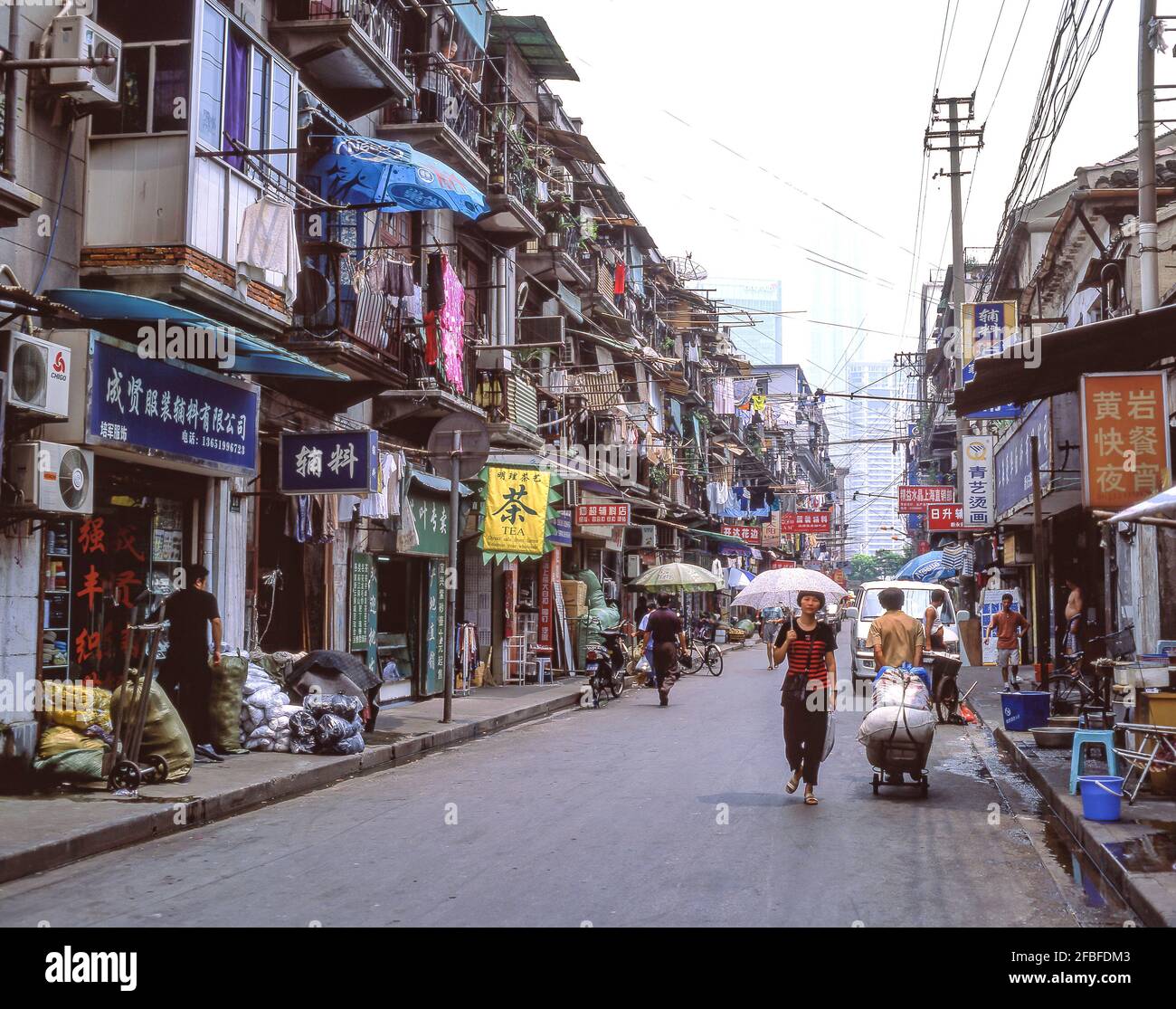 Typical chinese street scene hi-res stock photography and images - Alamy