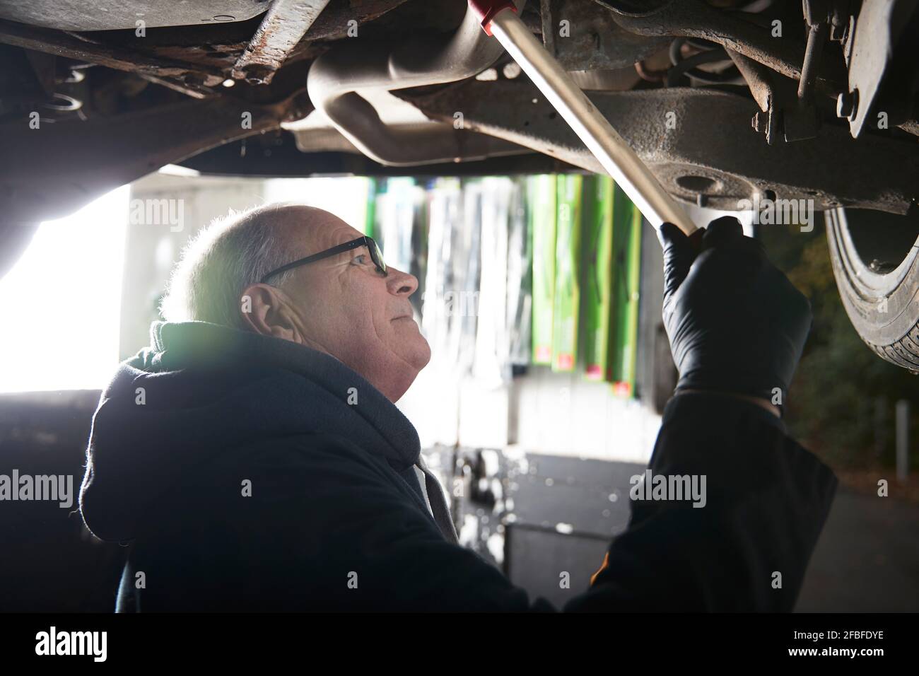 Old school mechanic workshop hi-res stock photography and images - Alamy