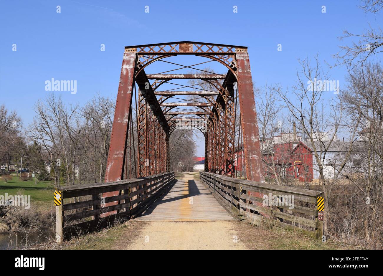 Rusty railroad bridges hi-res stock photography and images - Alamy