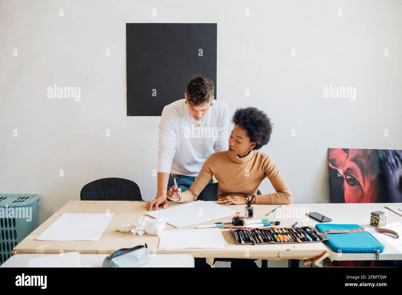 African man and woman hi-res stock photography and images - Alamy