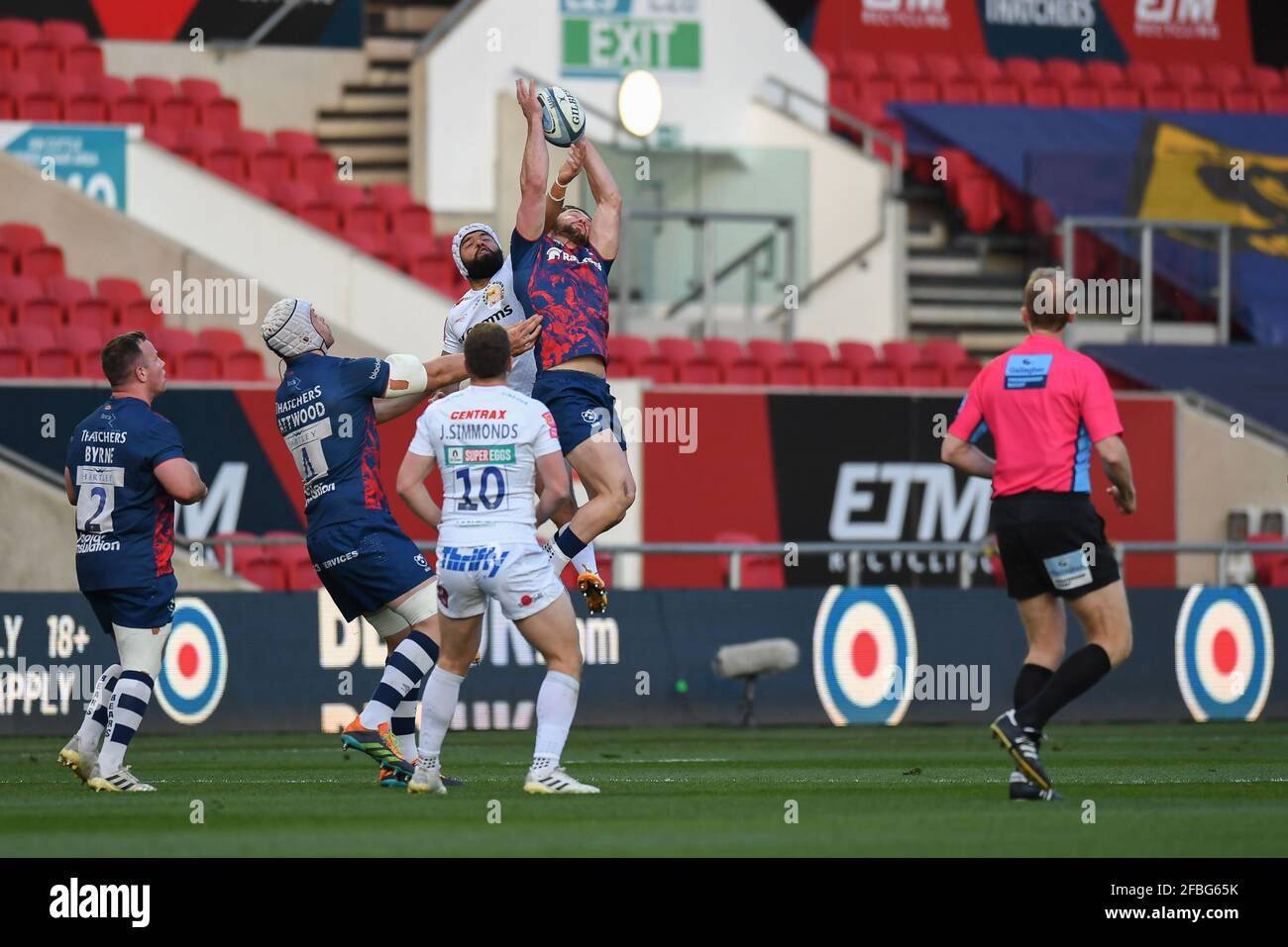 Andy Uren of Bristol Bears claims the high ball Stock Photo - Alamy