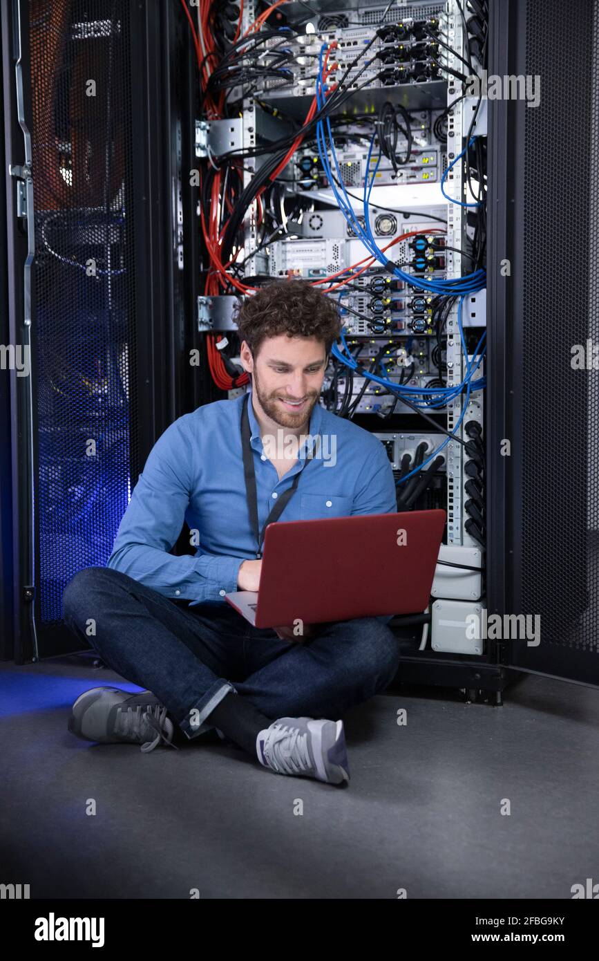 Engineer network server room computer hi-res stock photography and ...