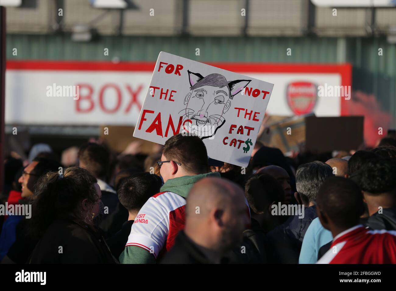 London, England, UK. 23rd Apr, 2021. Hundreds of Arsenal fans gathered ...