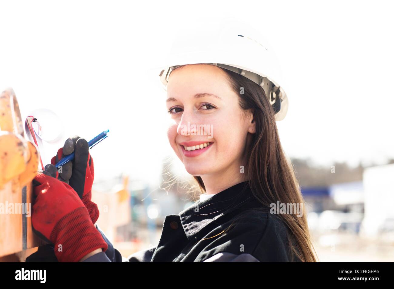Female engineer working on site hi-res stock photography and images - Alamy