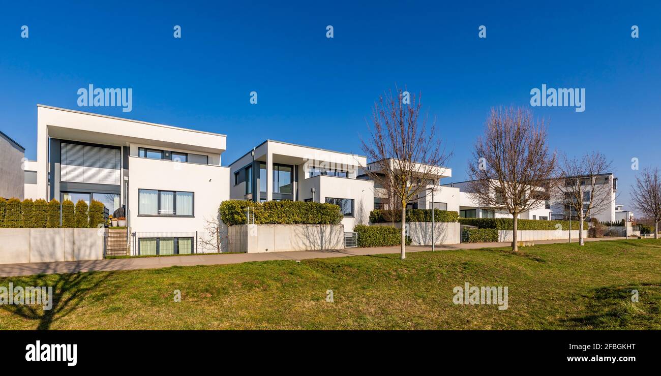 Row villas modern suburb hi-res stock photography and images - Alamy