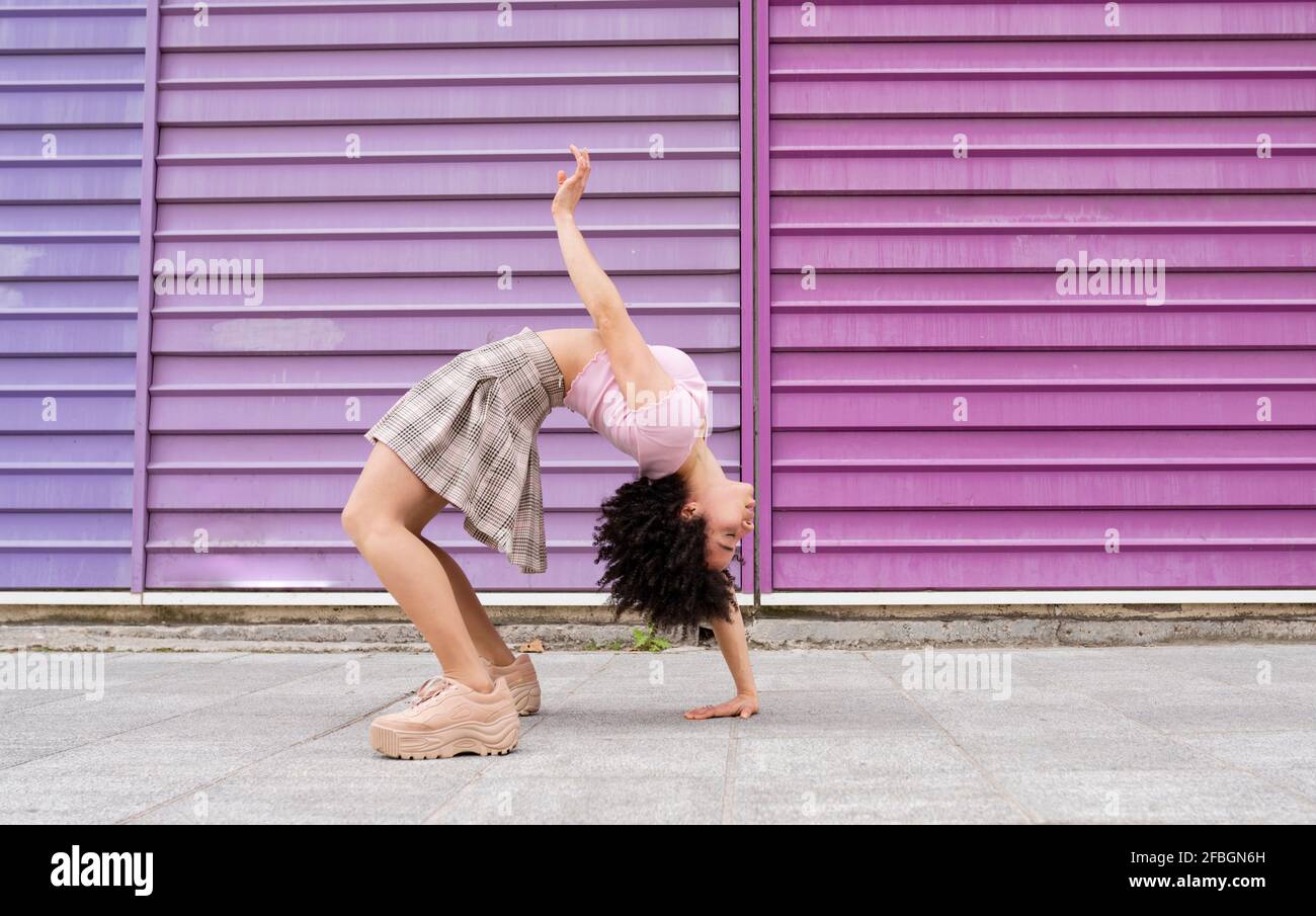 Young woman bending over backwards hi-res stock photography and images ...