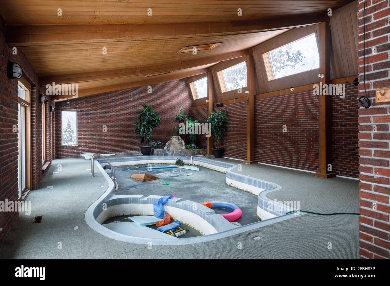 Dirty indoor pool hi-res stock photography and images - Alamy
