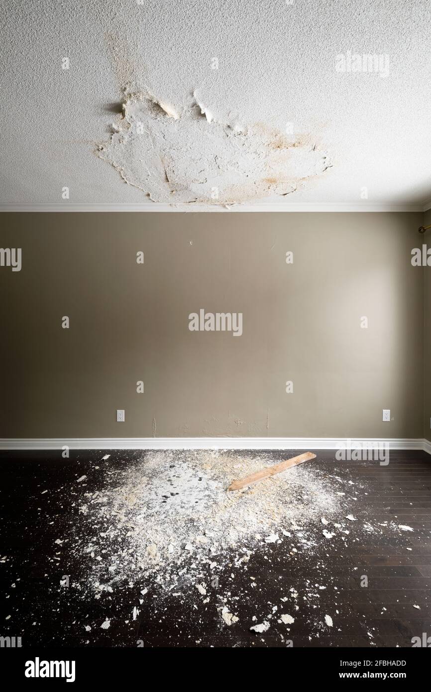 Water damaged ceiling hi-res stock photography and images - Alamy