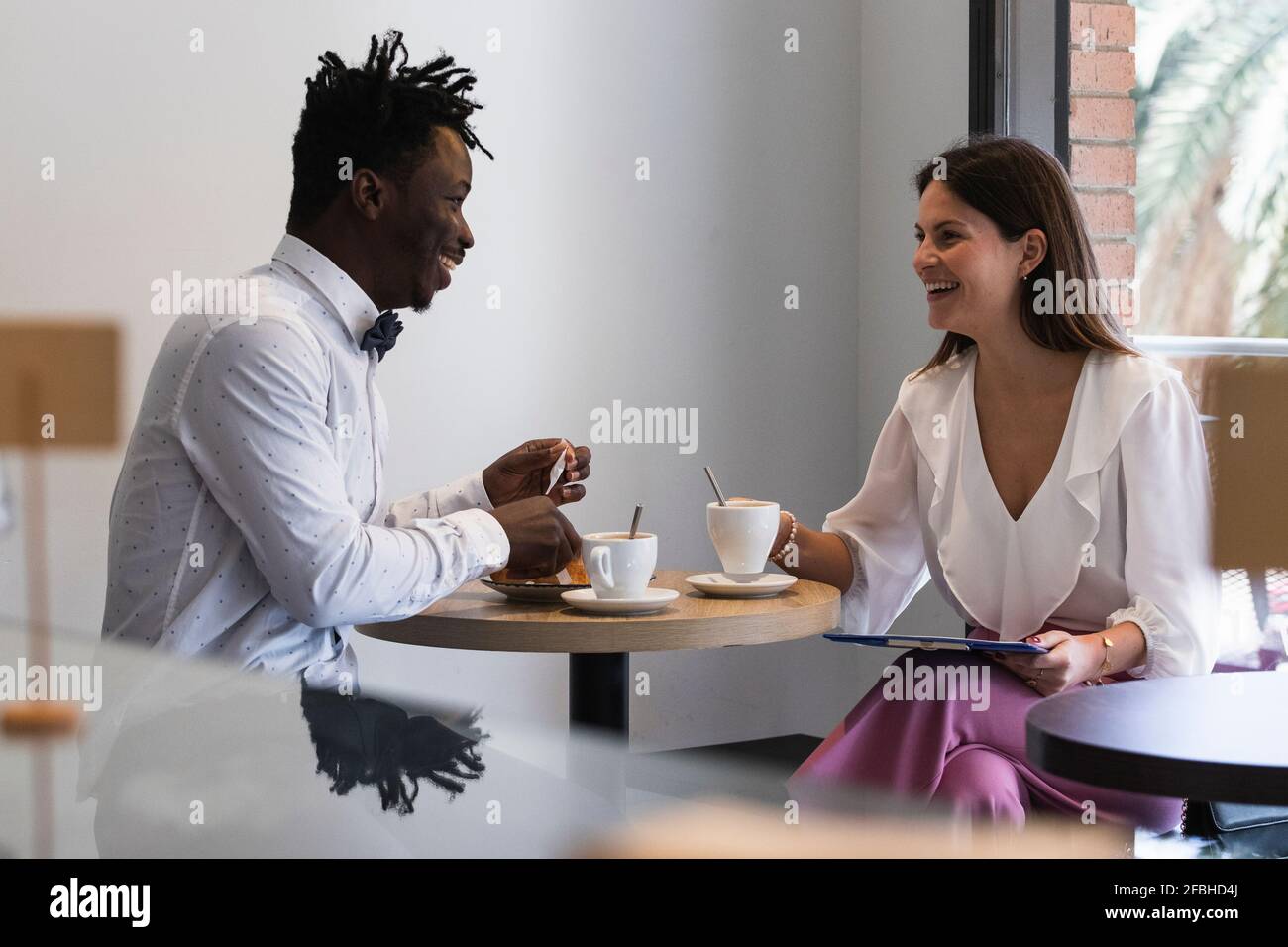 People with coffee hi-res stock photography and images - Alamy