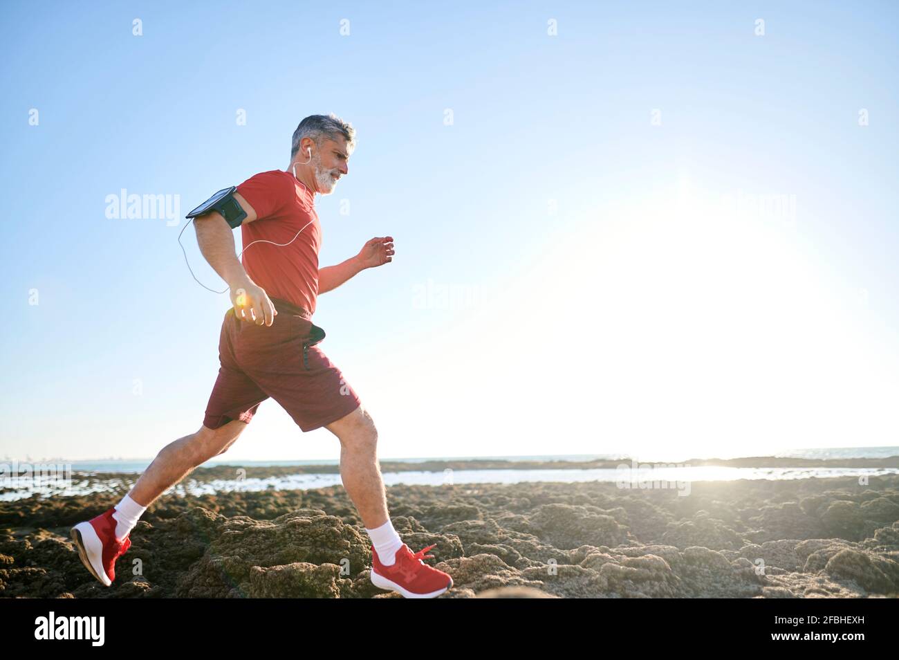 Jogging beach men hi-res stock photography and images - Alamy