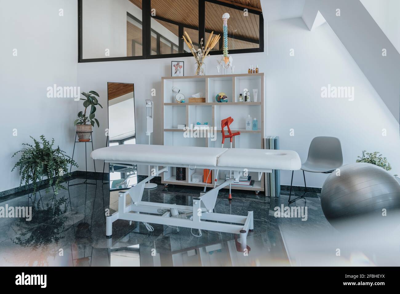 Physiotherapy table hi-res stock photography and images - Alamy