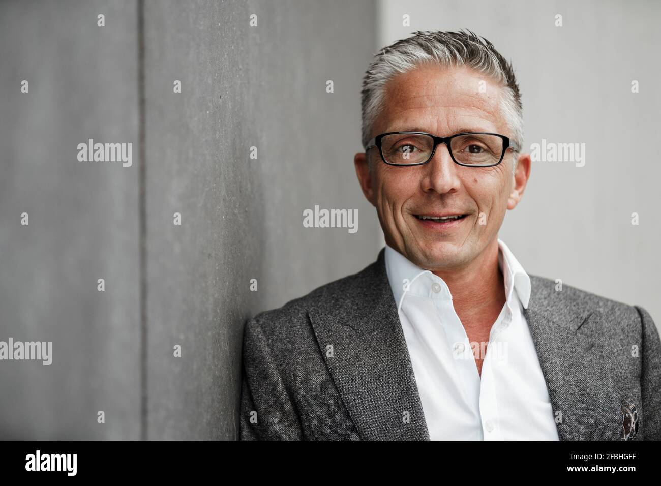 Smart investor hi-res stock photography and images - Alamy