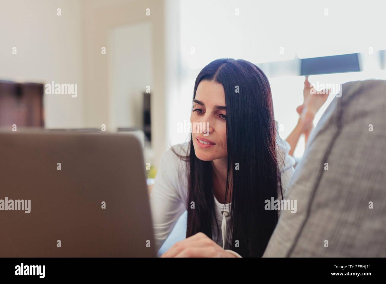 Working lying down hi-res stock photography and images - Alamy