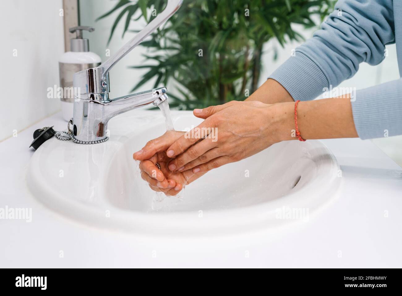 Nurse washing hands sink hi-res stock photography and images - Alamy